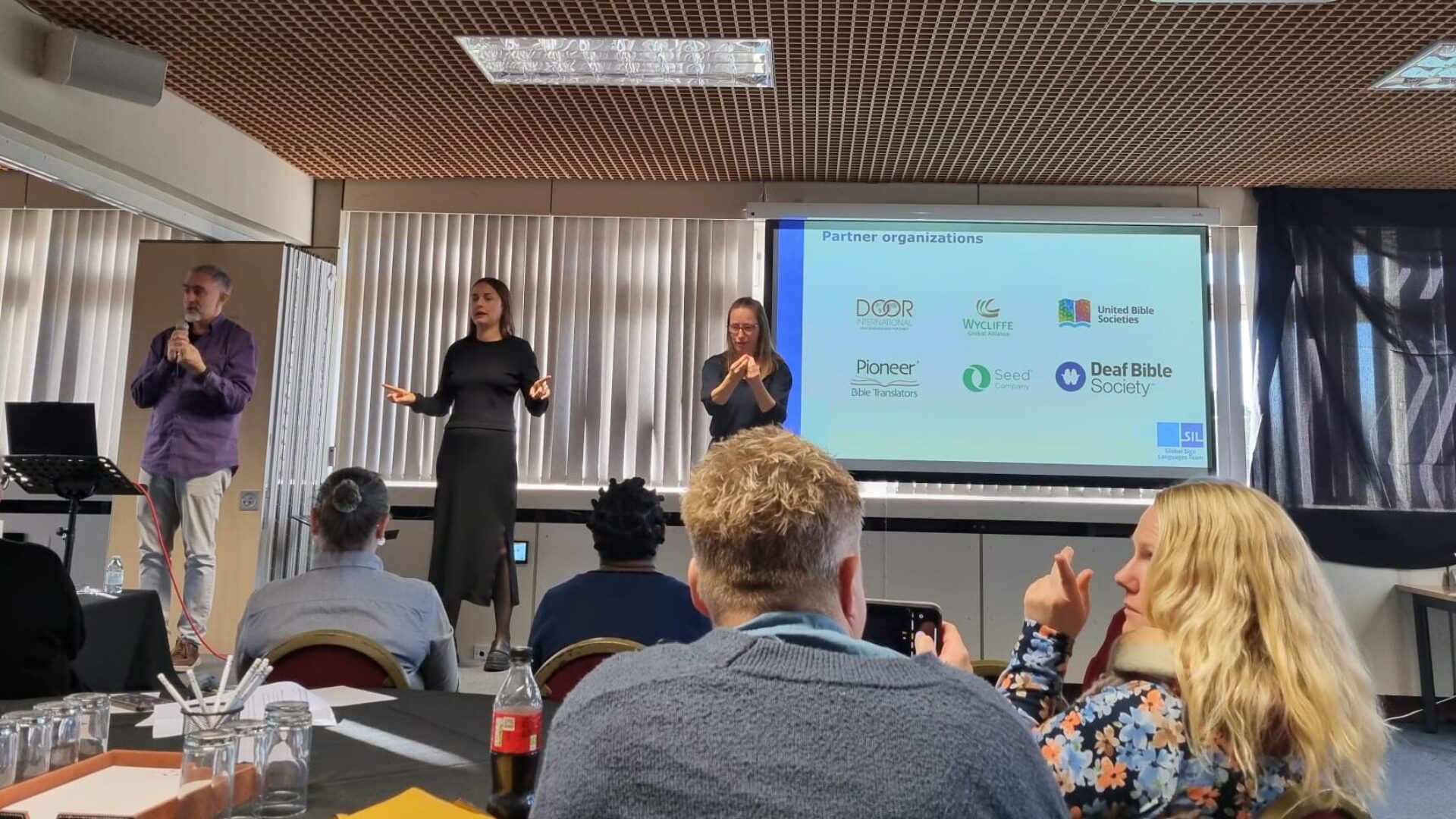 Bibelen på tegnspråk: hvordan og hvorfor? – DELK